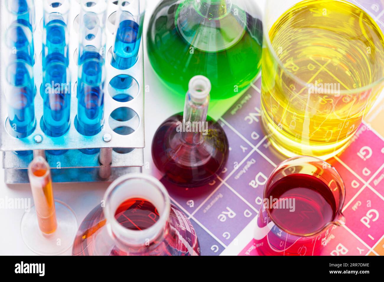 Science elements with chemicals assortment Stock Photo - Alamy