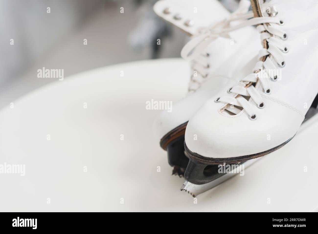 Team round table hi-res stock photography and images - Alamy