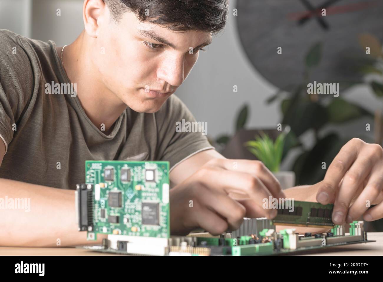 It technician students inserting ram computer motherboard Stock Photo ... It technician students inserting ram computer motherboard Stock Photo ...