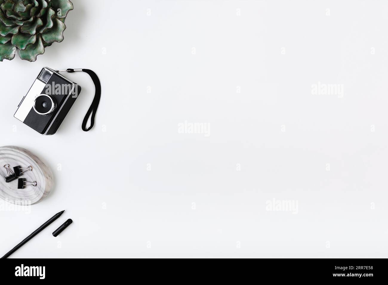 Data workspace hi-res stock photography and images - Alamy