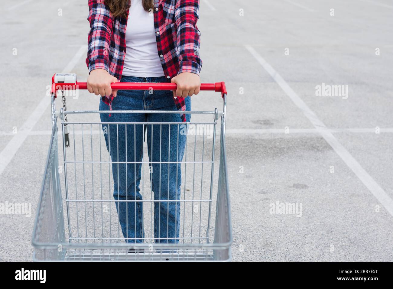 Male consumer shopping cart hi-res stock photography and images - Alamy