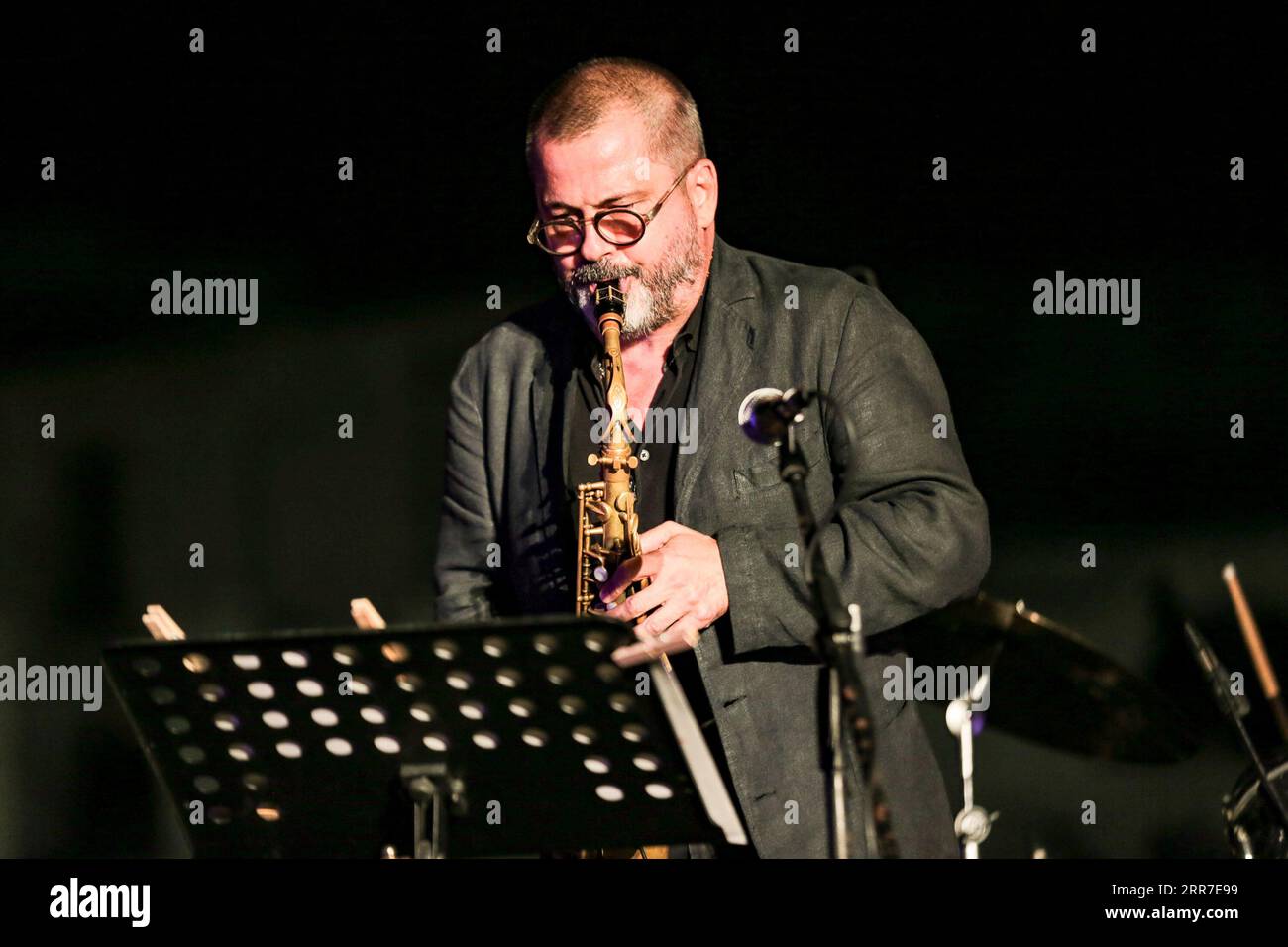 Contrabassist hi-res stock photography and images - Alamy
