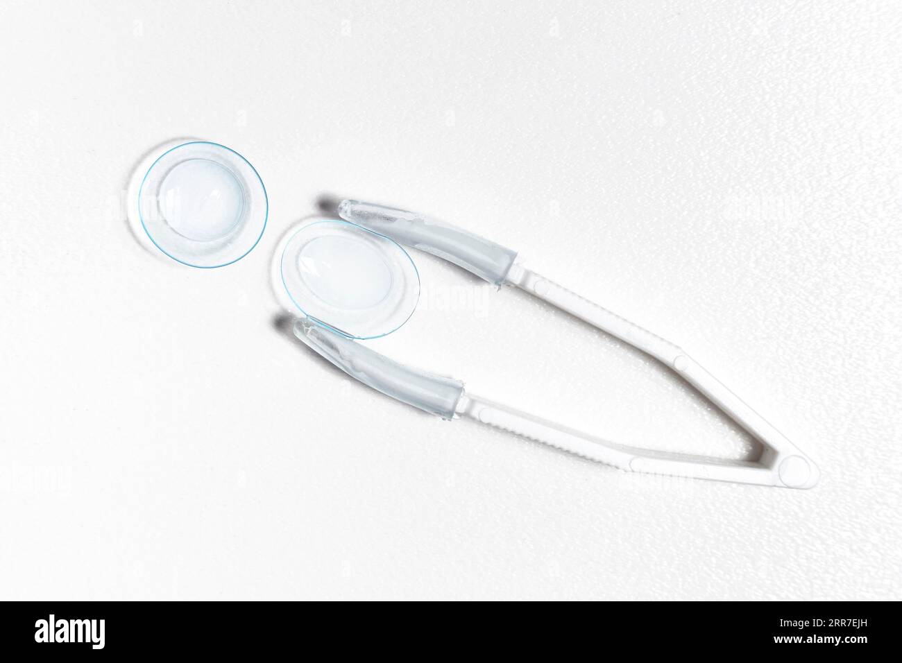 Top view transparent contact lenses with tweezers Stock Photo - Alamy