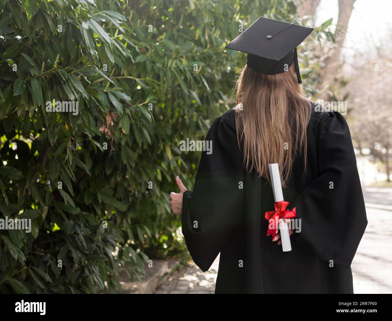 Back view woman holding her diploma Stock Photo - Alamy Back view woman holding her diploma Stock Photo - Alamy