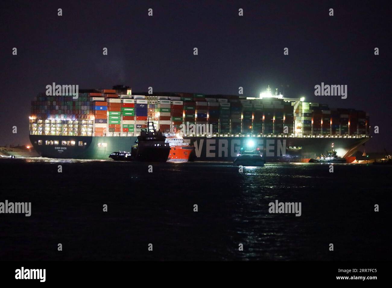 Ever given ship blocking the suez canal hi-res stock photography and ...