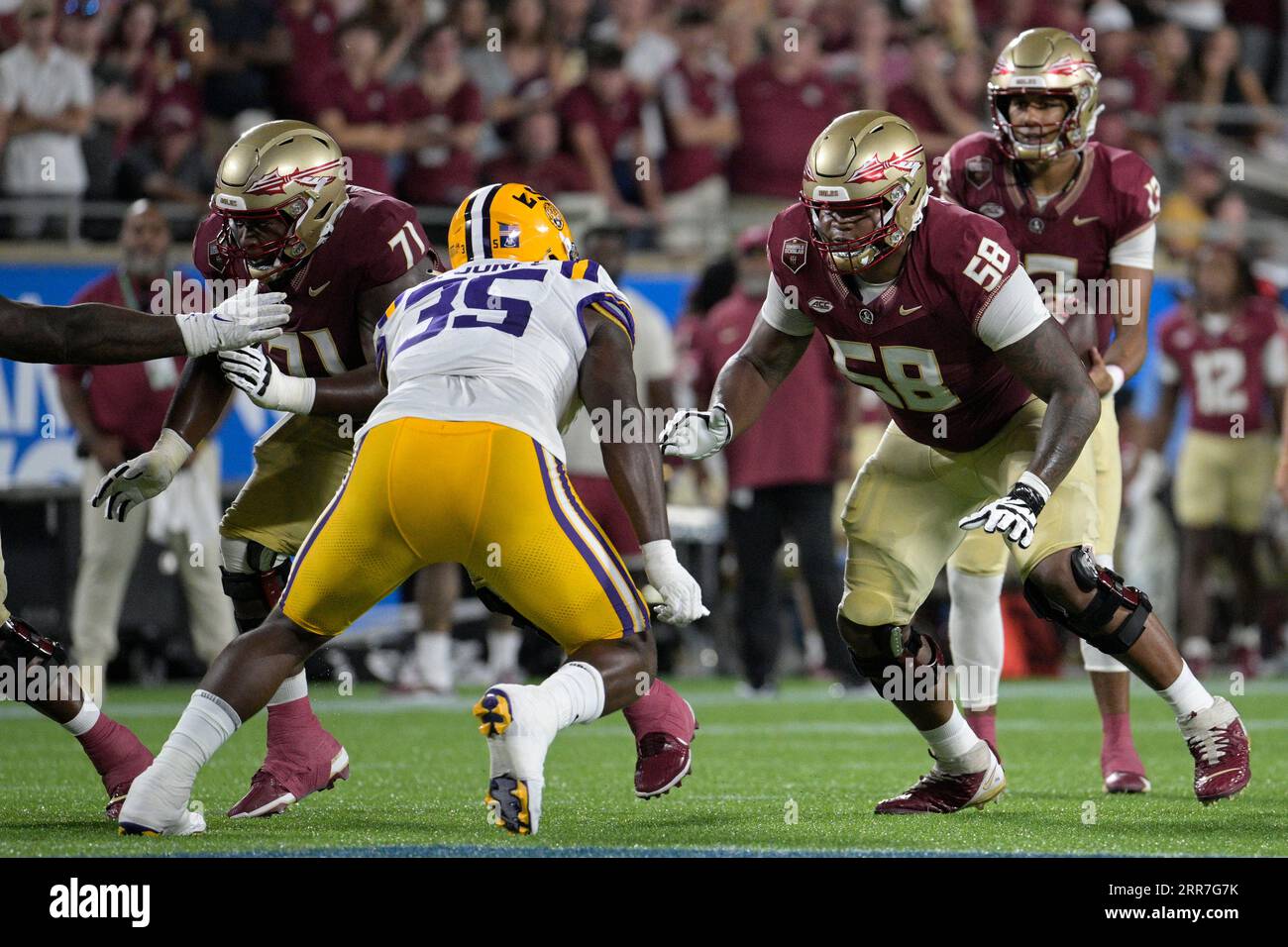 Florida State offensive lineman Bless Harris (58) sets up to block in ...