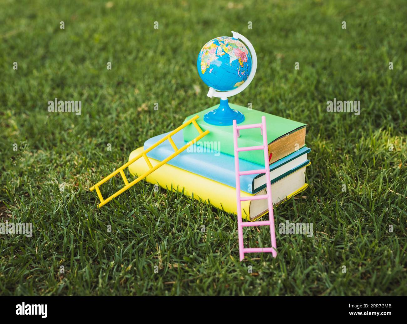 Top globe hi-res stock photography and images - Alamy