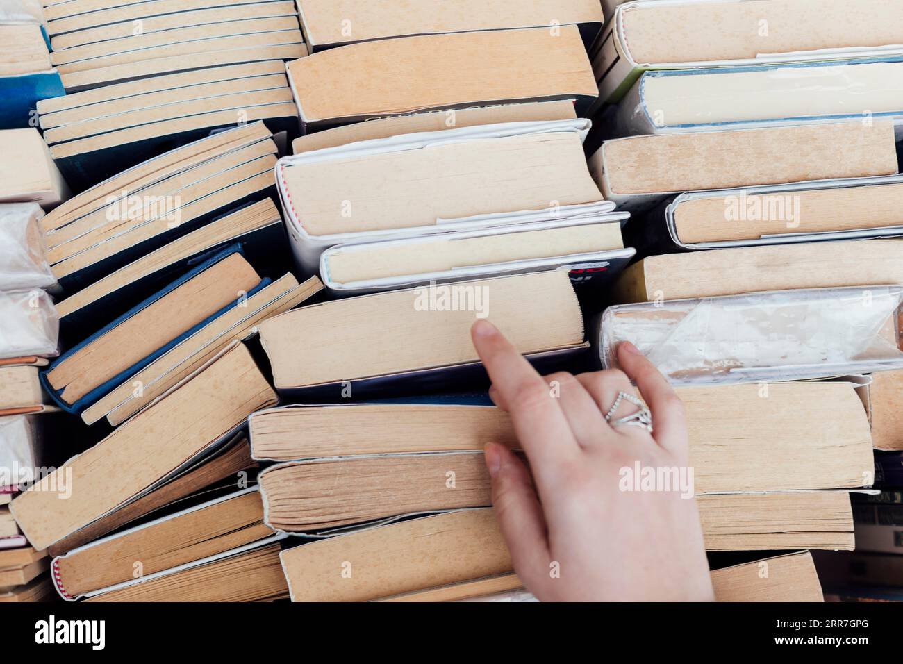 Bookshop campus hi-res stock photography and images - Alamy