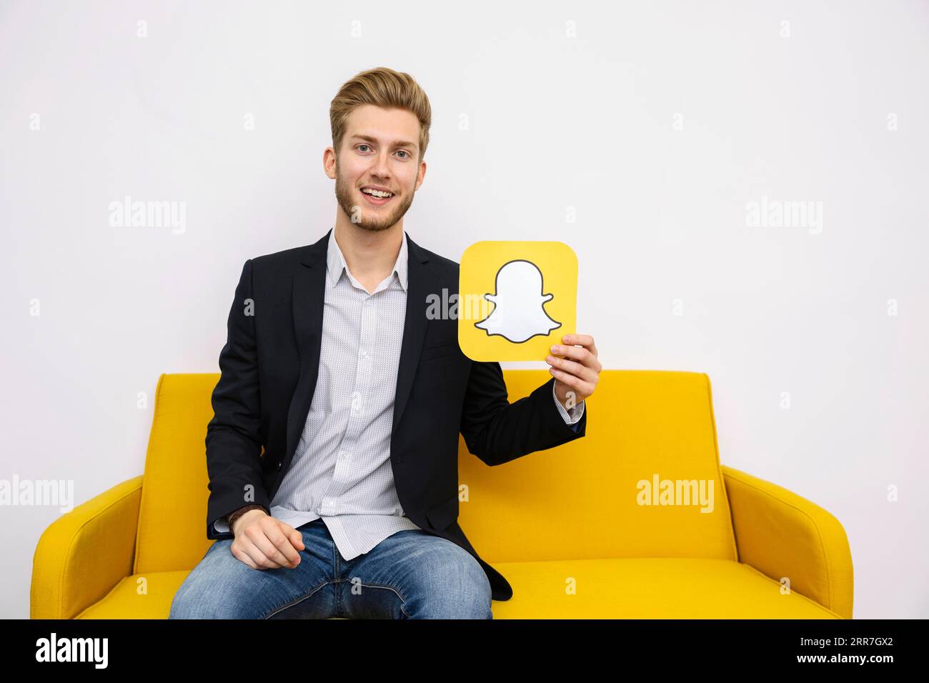 Snapchat icon hi-res stock photography and images - Alamy