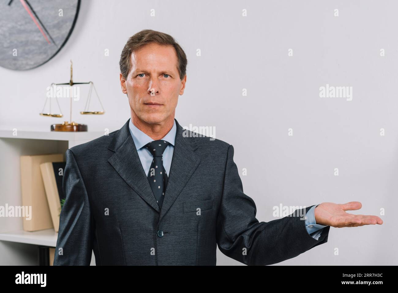 Serious mature male lawyer courtroom presenting Stock Photo - Alamy