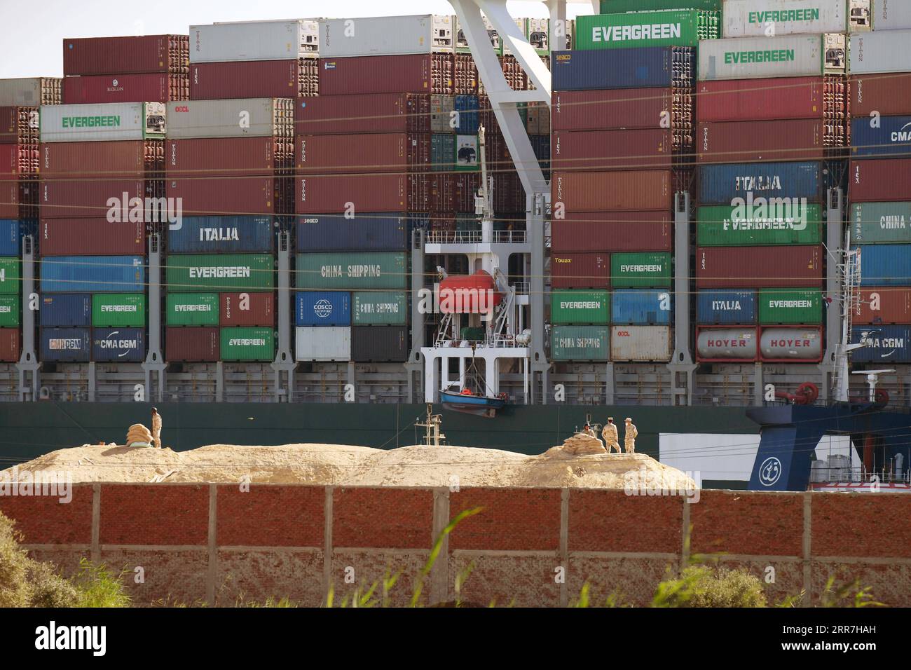 Ever given suez canal hi-res stock photography and images - Alamy