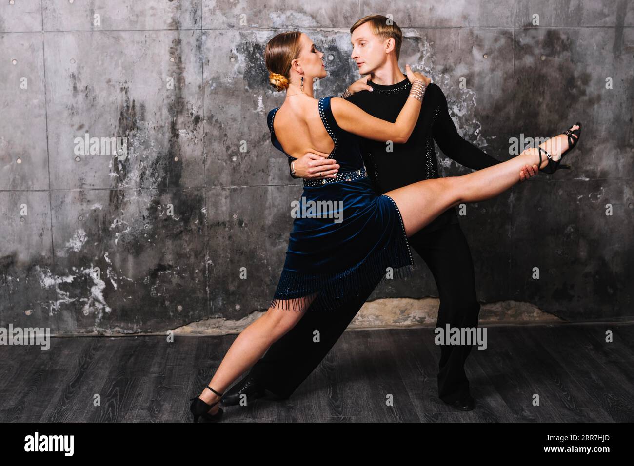 Woman performing split during passionate partner dance Stock Photo - Alamy