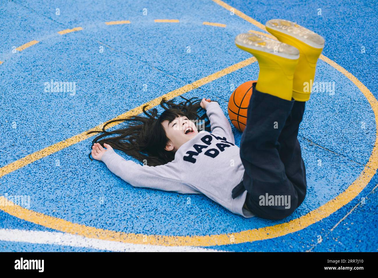 Girl basketball game hi-res stock photography and images - Alamy
