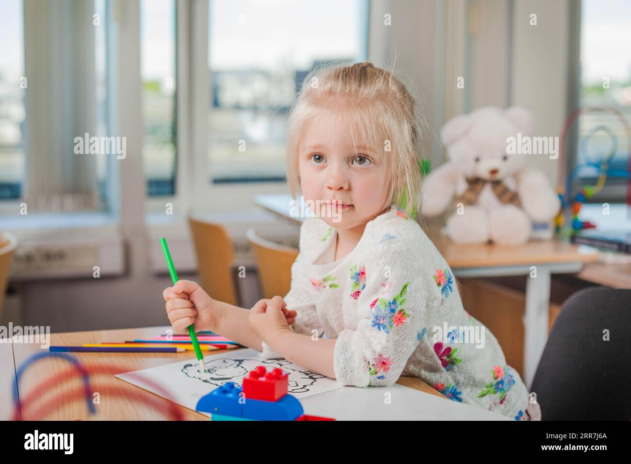 Cute girl drawing Stock Photo - Alamy
