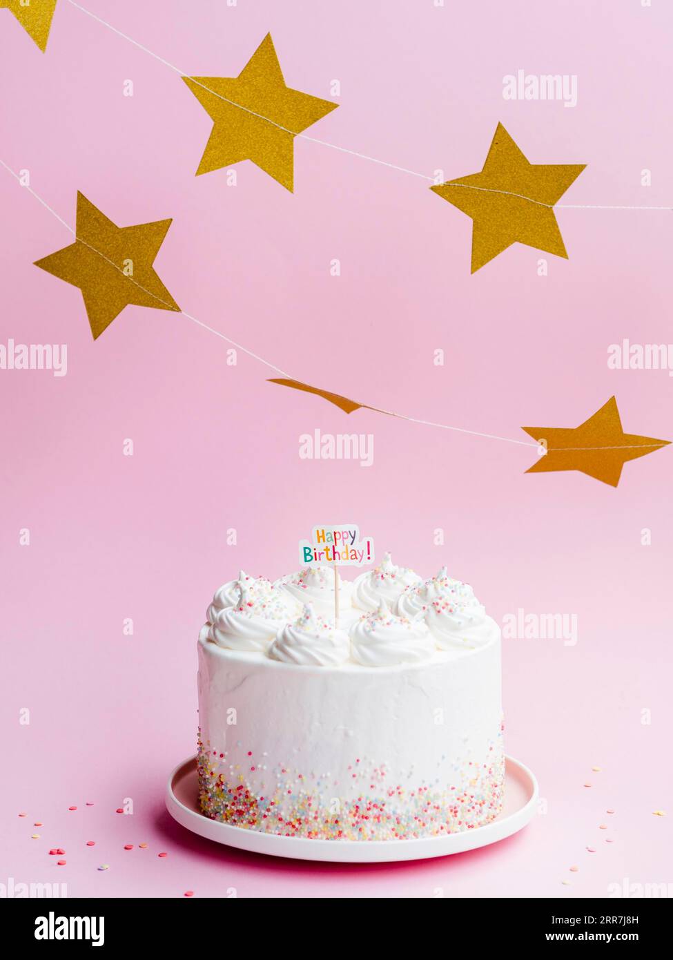Modern birthday cake hi-res stock photography and images - Alamy