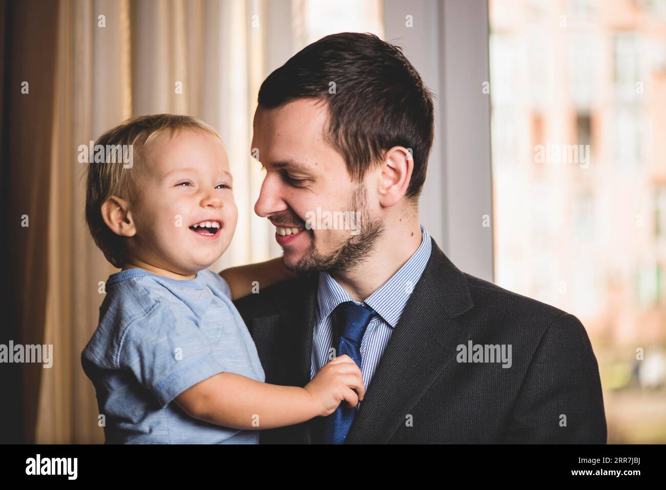 Father son laughing Stock Photo - Alamy