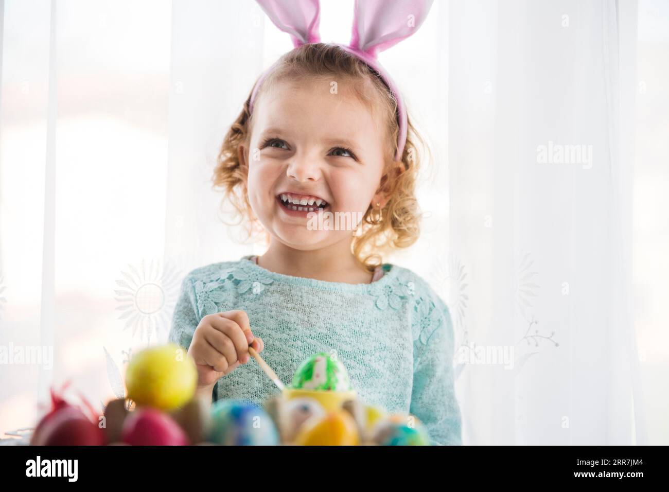 Egg painting activity hi-res stock photography and images - Alamy