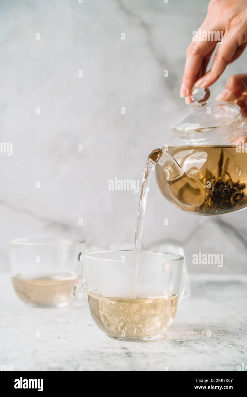 Waitress pouring tea hi-res stock photography and images - Alamy