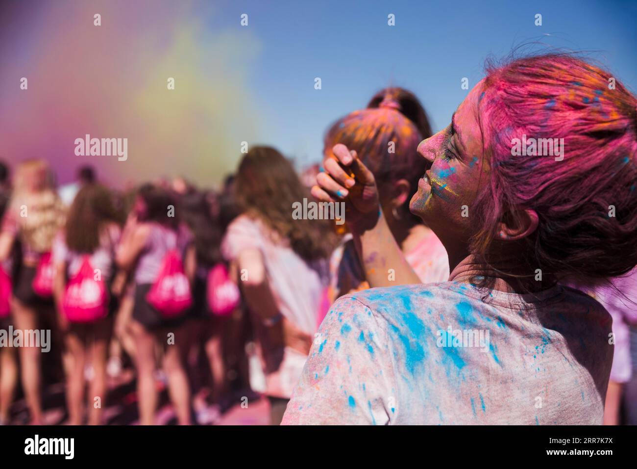People playing holi hi-res stock photography and images - Alamy