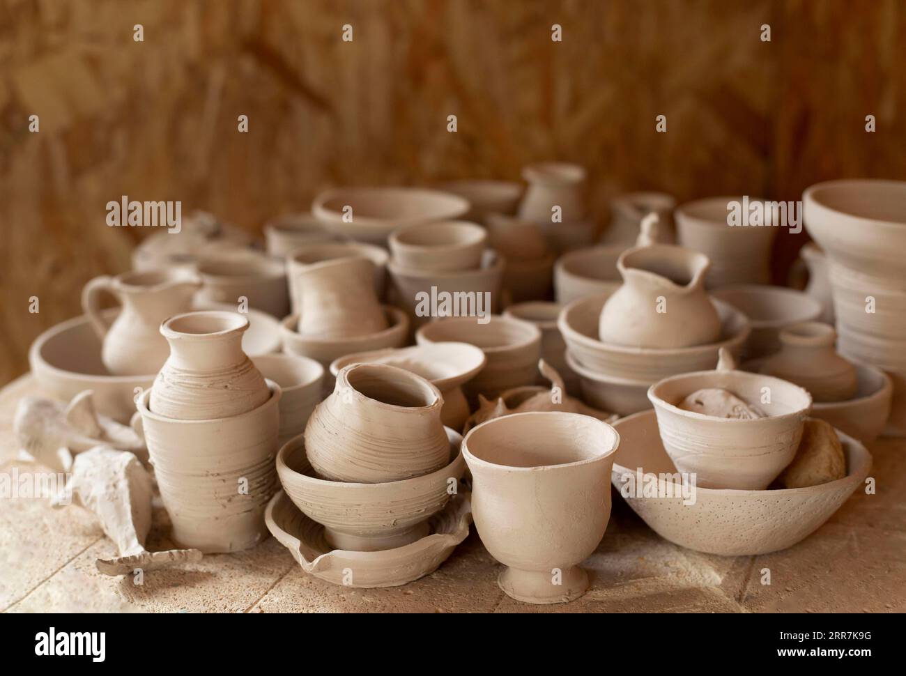 Pottery background hi-res stock photography and images - Alamy