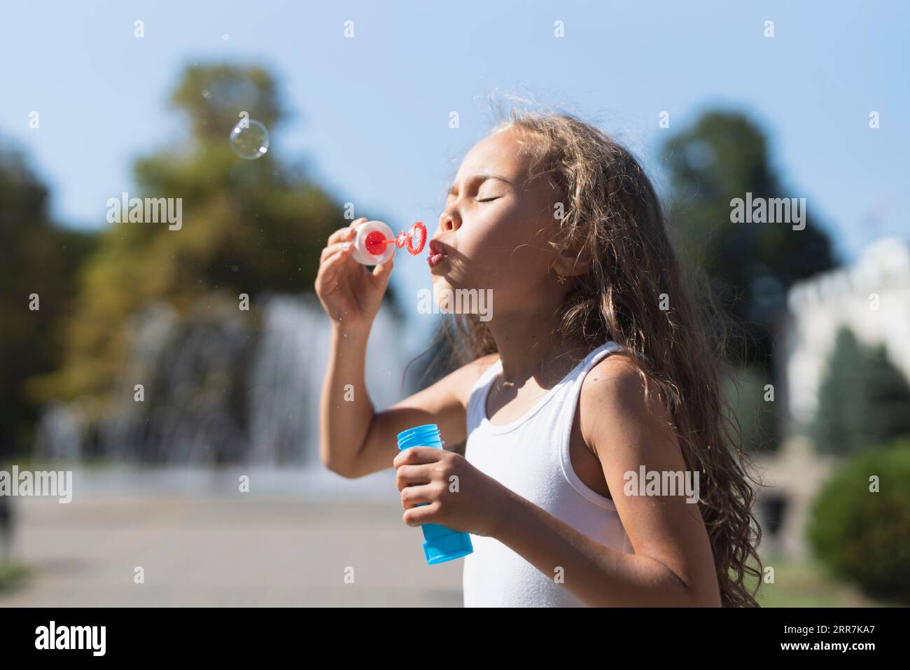 Girl head side view hi-res stock photography and images - Alamy