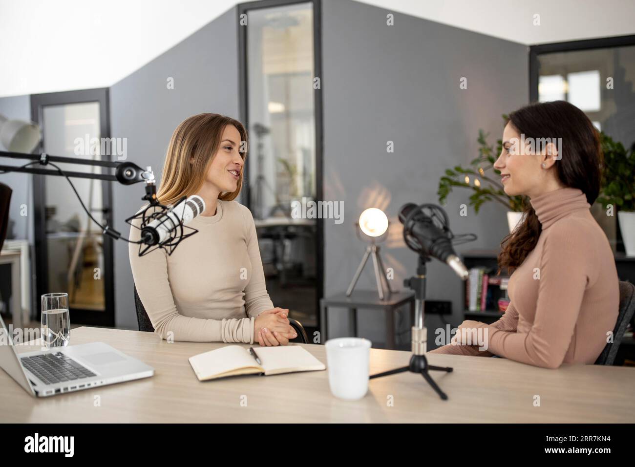 At the global radio studio hi-res stock photography and images - Alamy