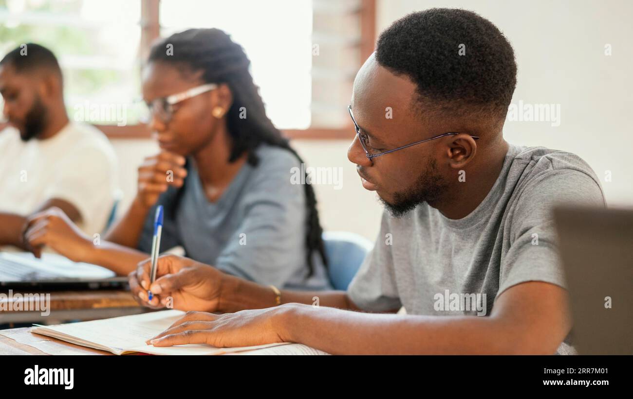 Person studying crowd people hi-res stock photography and images - Alamy