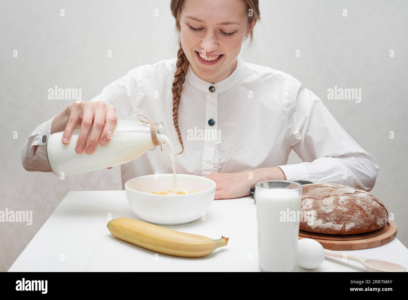 Girl pouring milk pour hi-res stock photography and images - Alamy