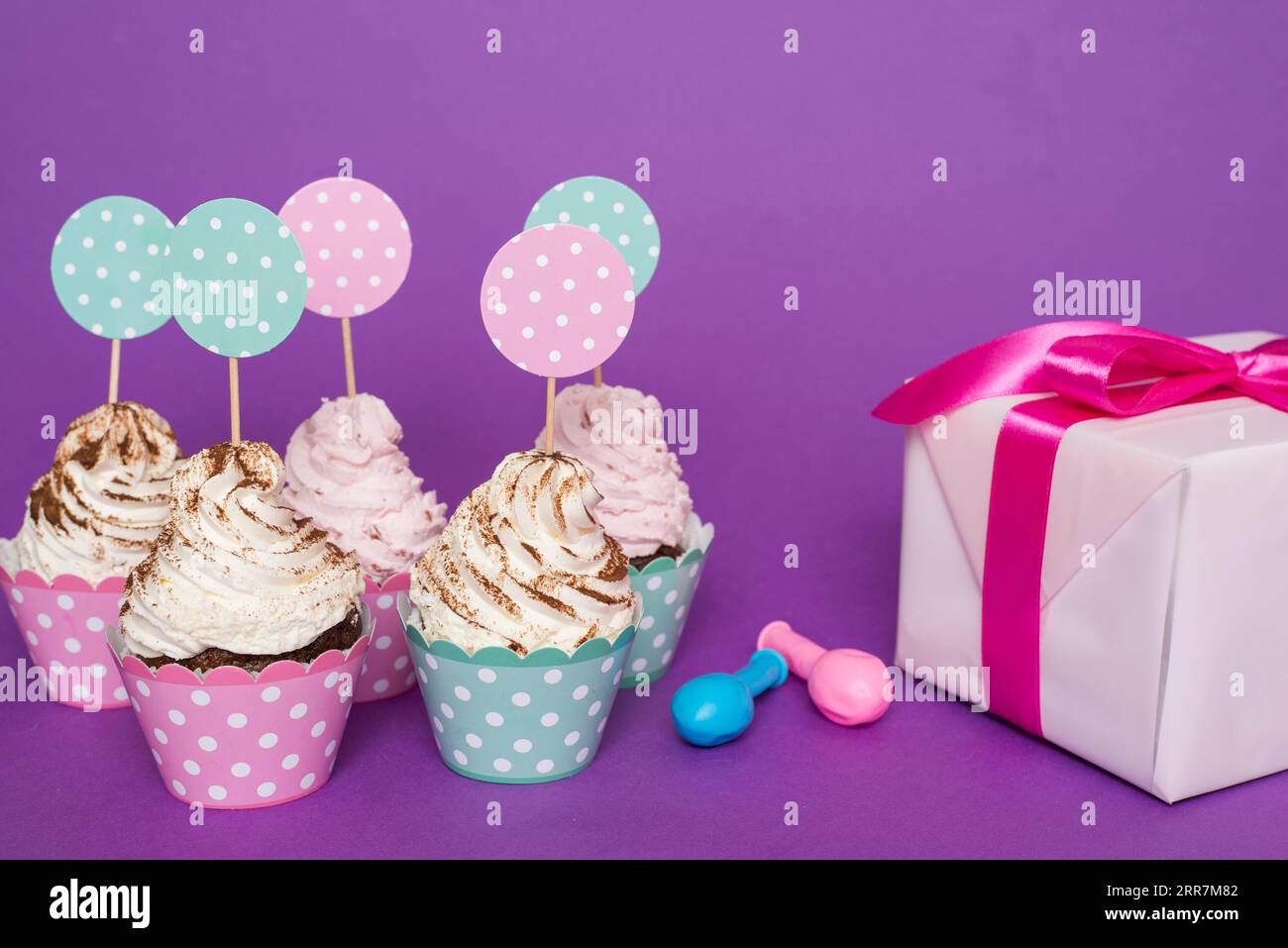 Cupcake group present Stock Photo - Alamy