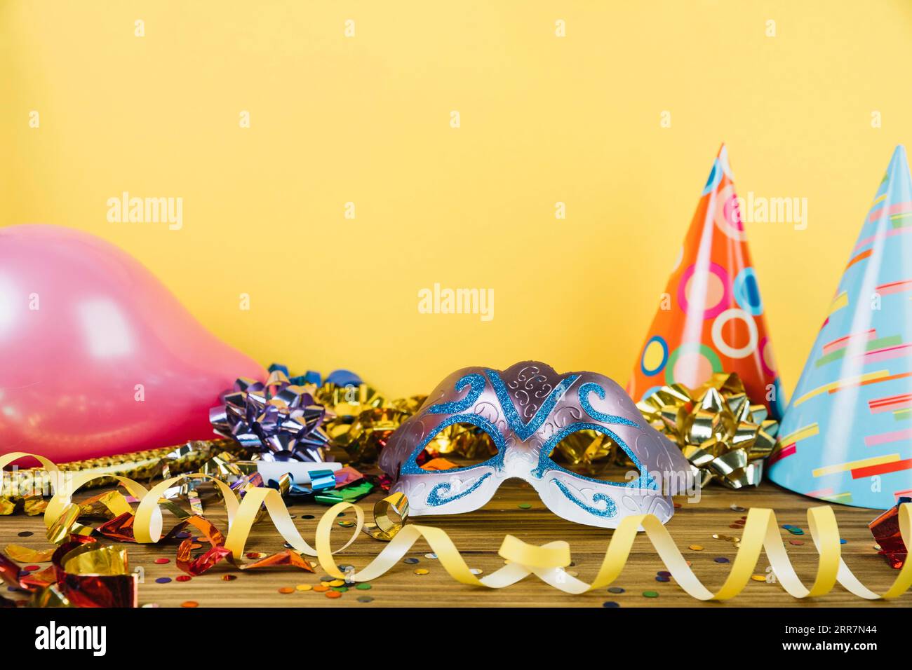 Party decoration material with masquerade carnival feather mask ...