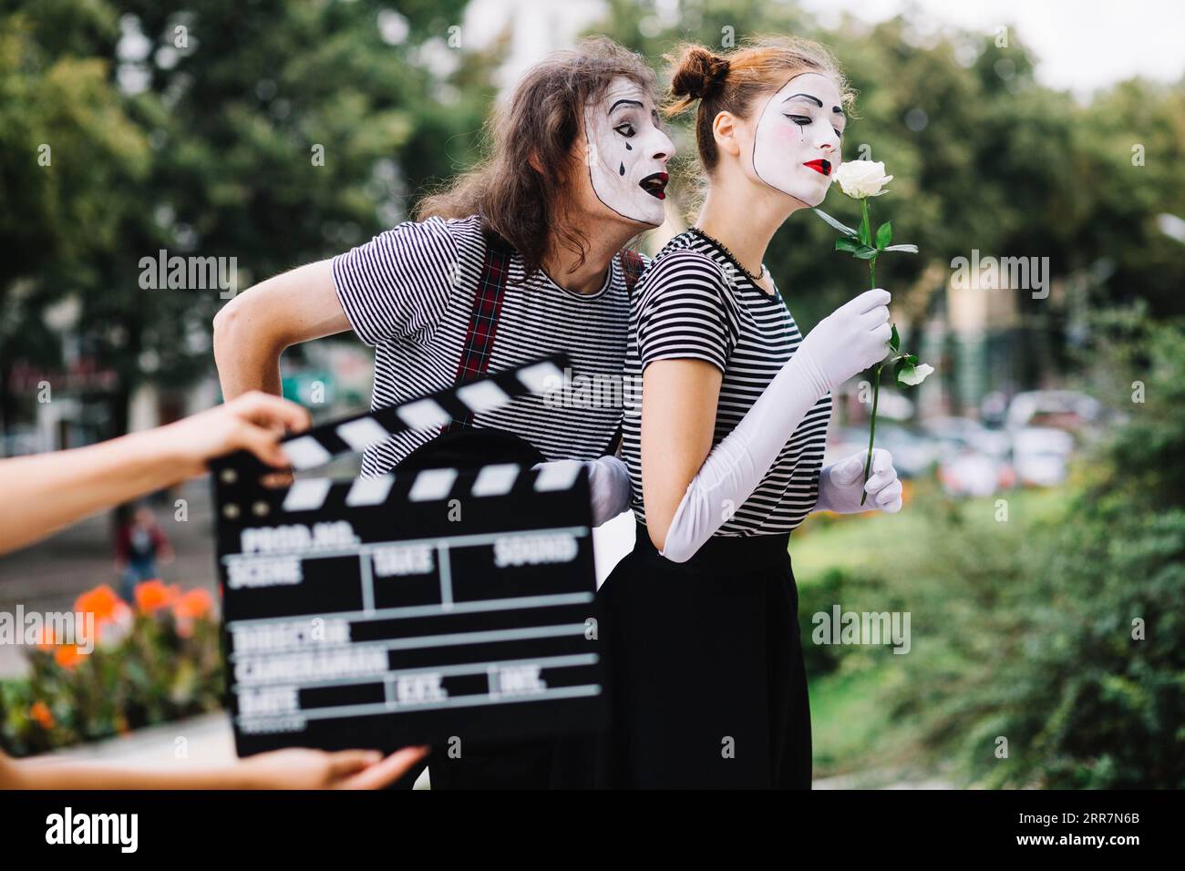 Person s hand holding clapperboard front mime couple Stock Photo - Alamy