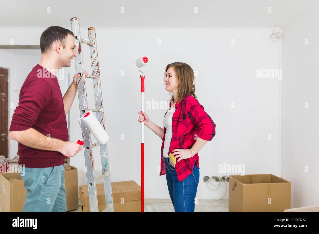 Couple ladder hi-res stock photography and images - Alamy