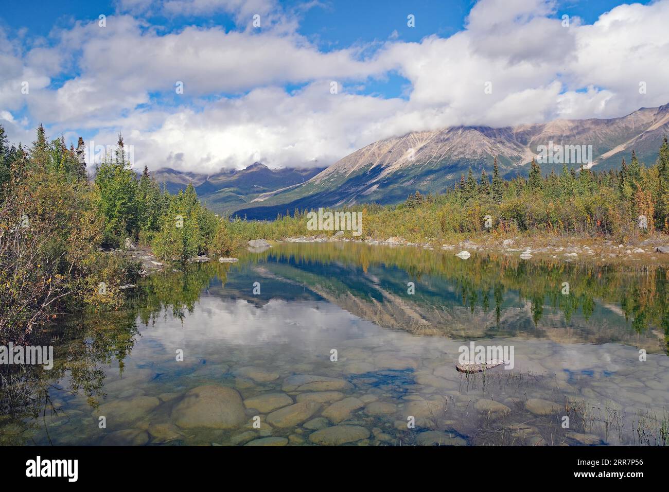 Crystal clear, translucent lake, autumn colour, Wrangell-St. Elias ...