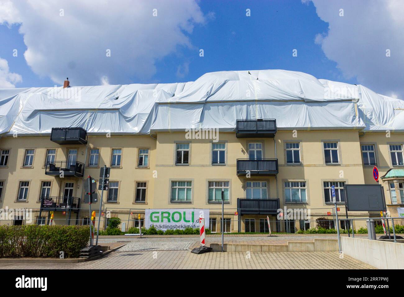 An apartment building in Bannewitz has a massive wood tick infestation ...