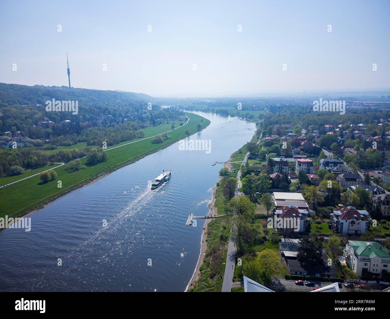 Steamship parade of the historic paddle steamers View upstream to the ...