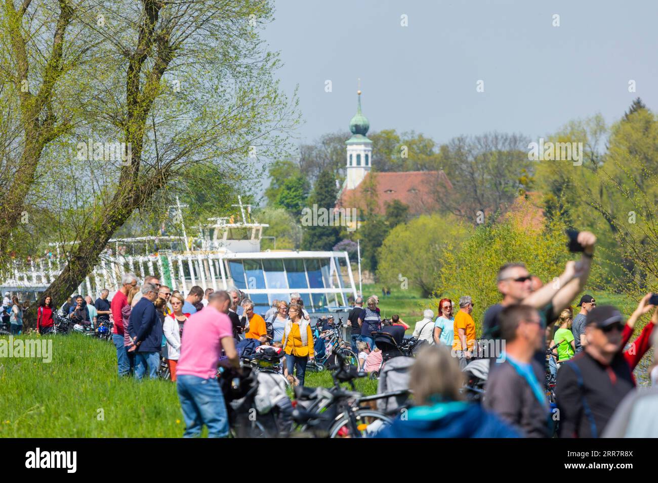 Steamship parade of the historic paddle steamers ., in the background ...