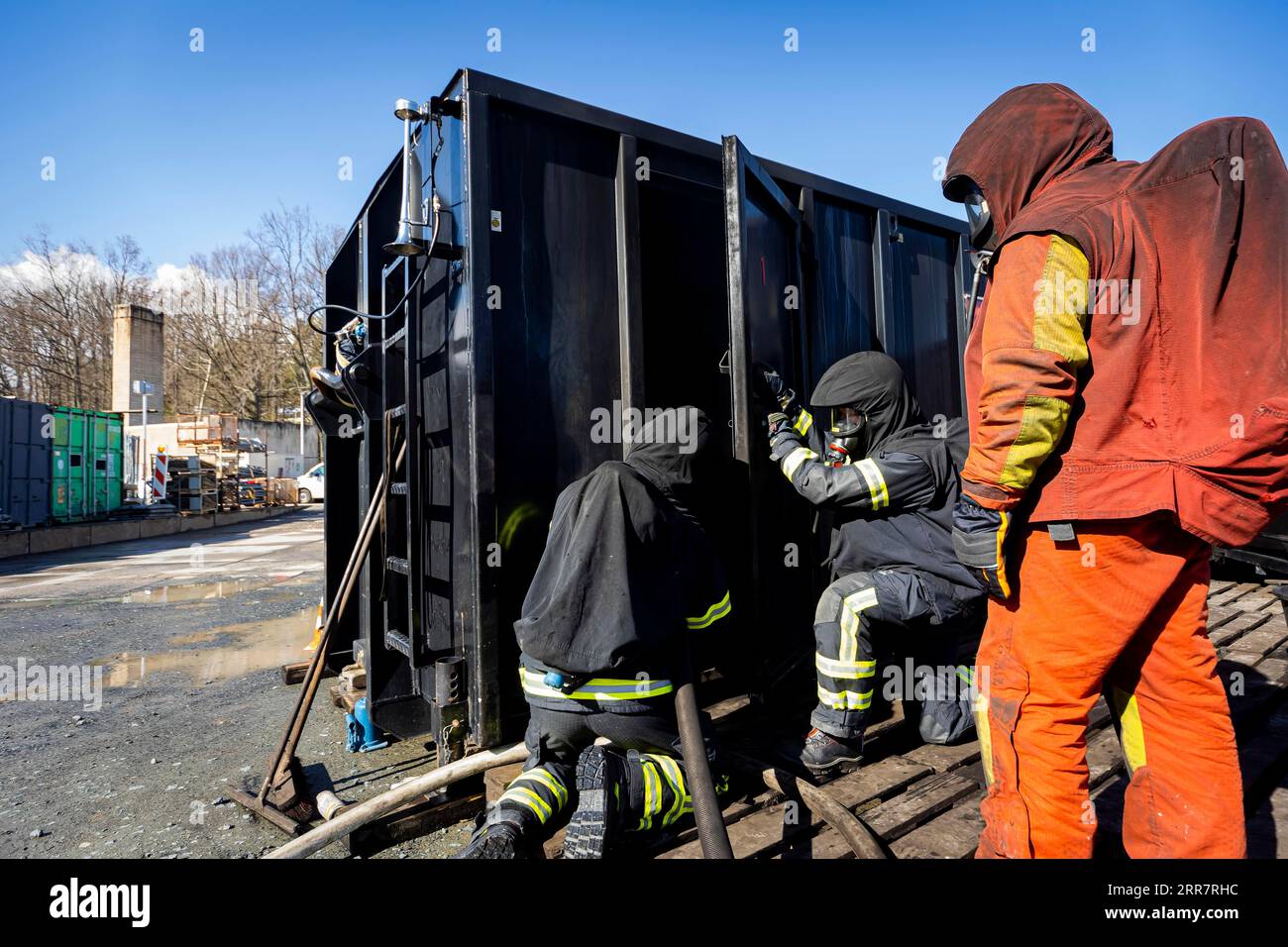 Container people hi-res stock photography and images - Alamy