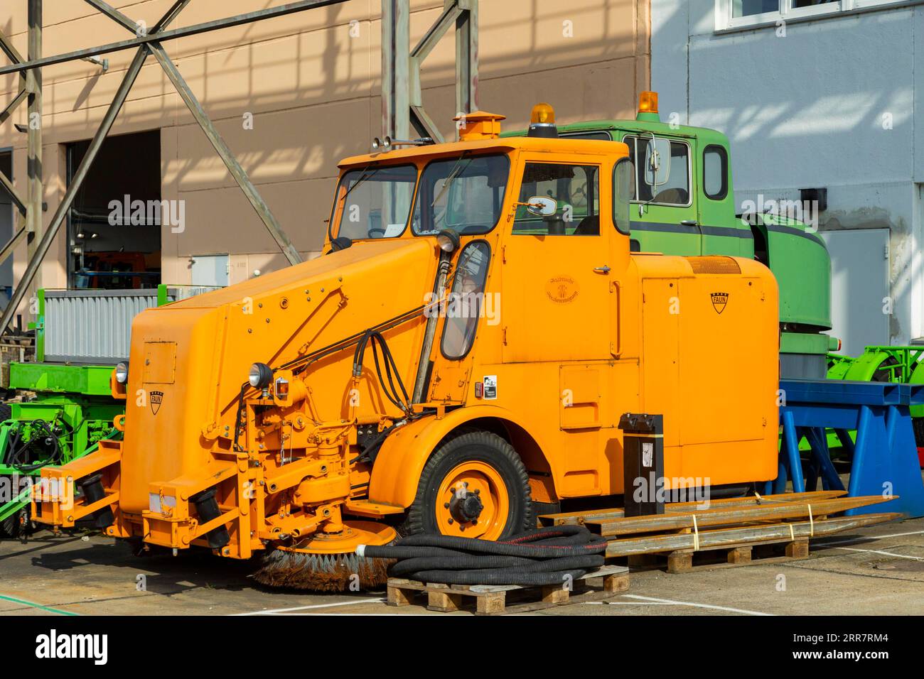 Office sweeper hi-res stock photography and images - Alamy
