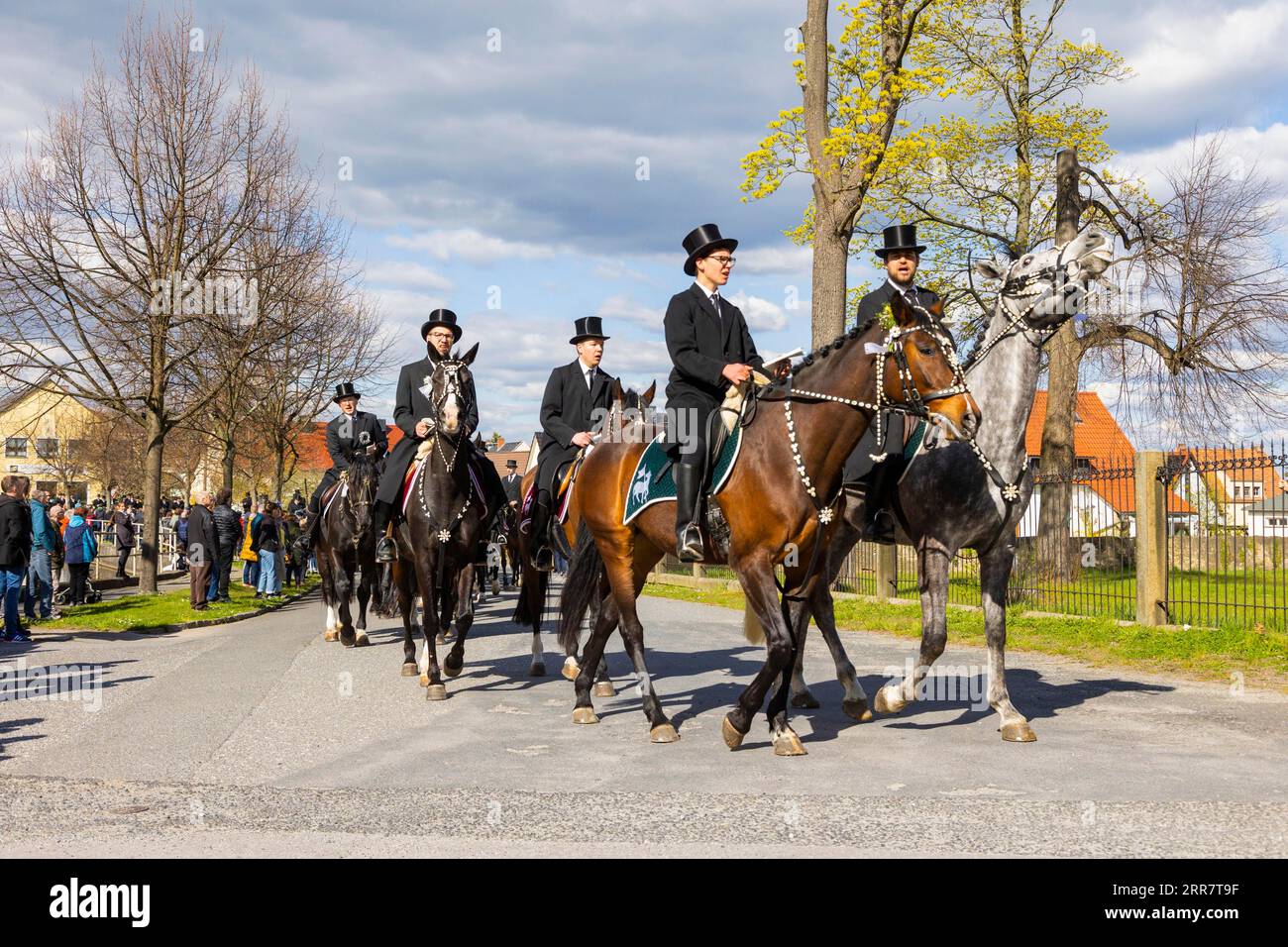 Procession from Panschwitz Kuckau to Hoeflein, Raeckelwitz to Crostwitz ...