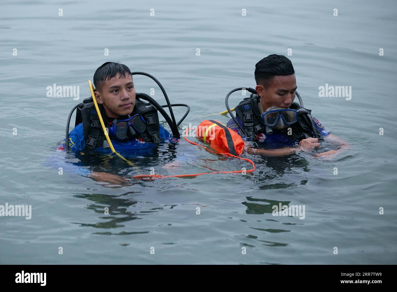 Capsized yacht hi-res stock photography and images - Alamy