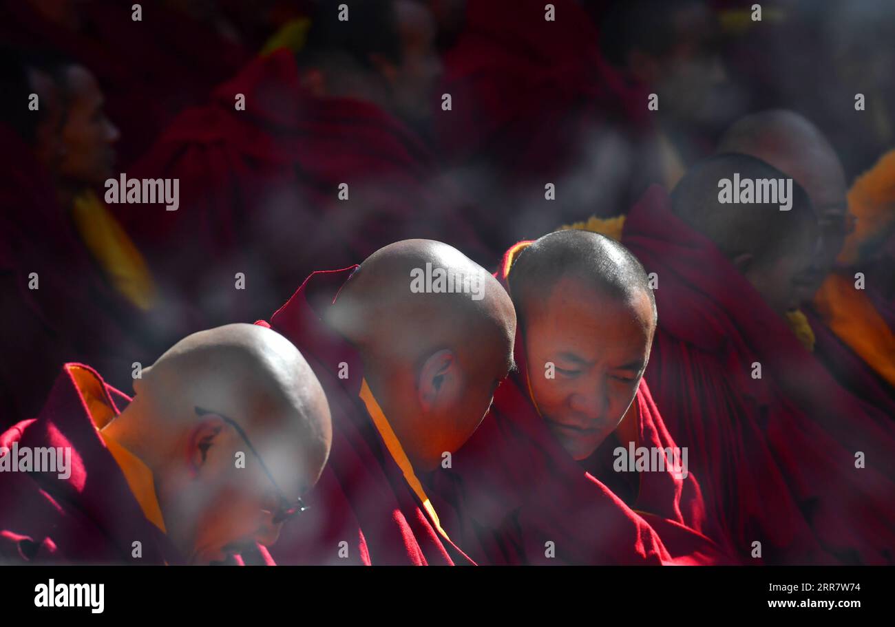 Intibetchina tibet lhasa geshe hi-res stock photography and images - Alamy