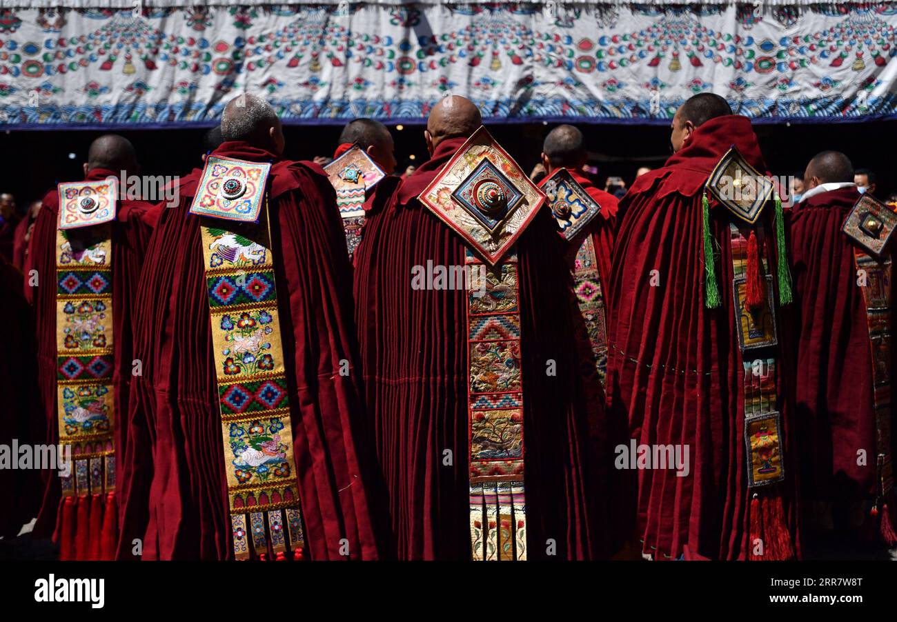 Intibetchina tibet lhasa geshe hi-res stock photography and images - Alamy