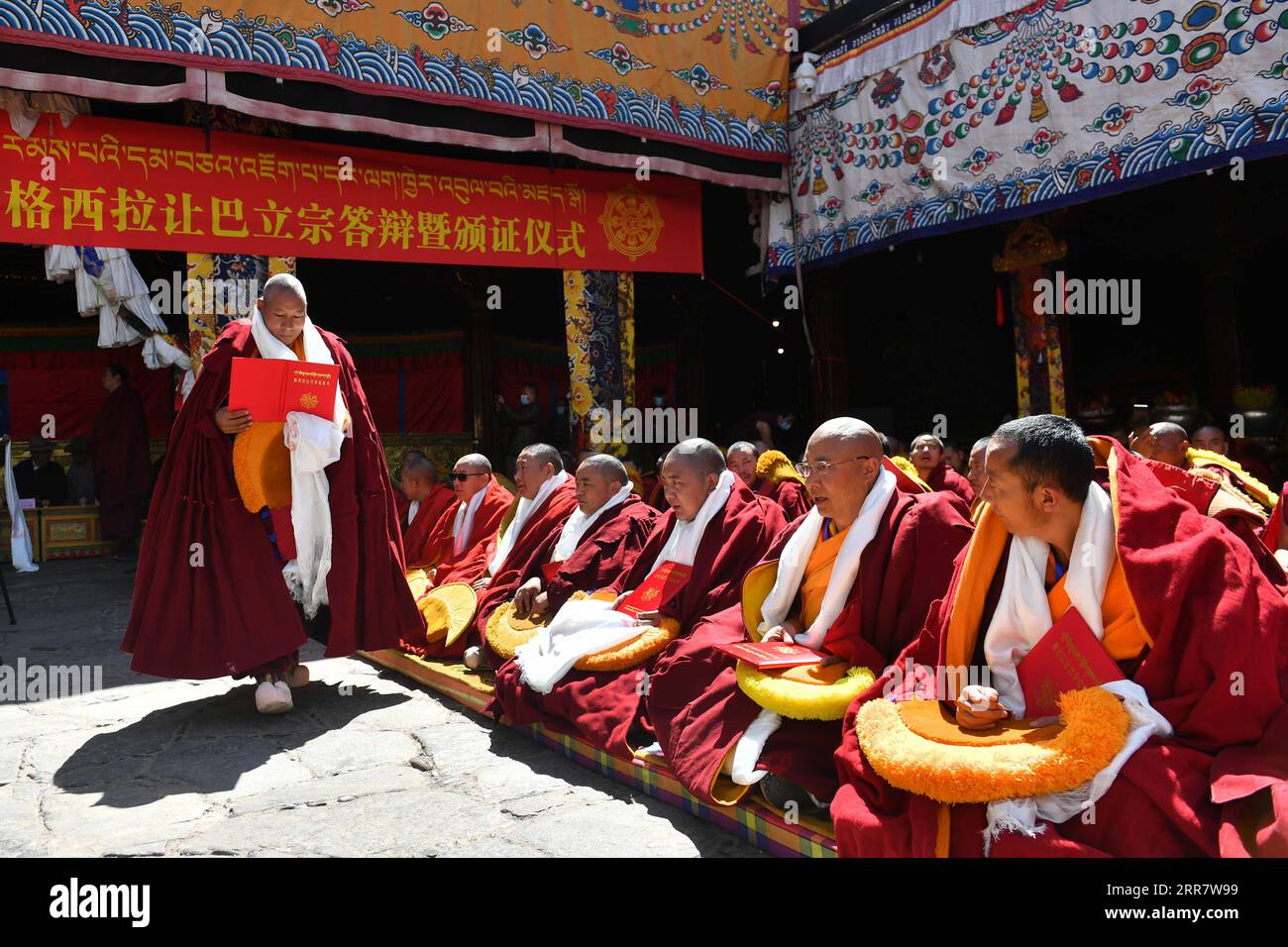 Intibetchina tibet lhasa geshe hi-res stock photography and images - Alamy