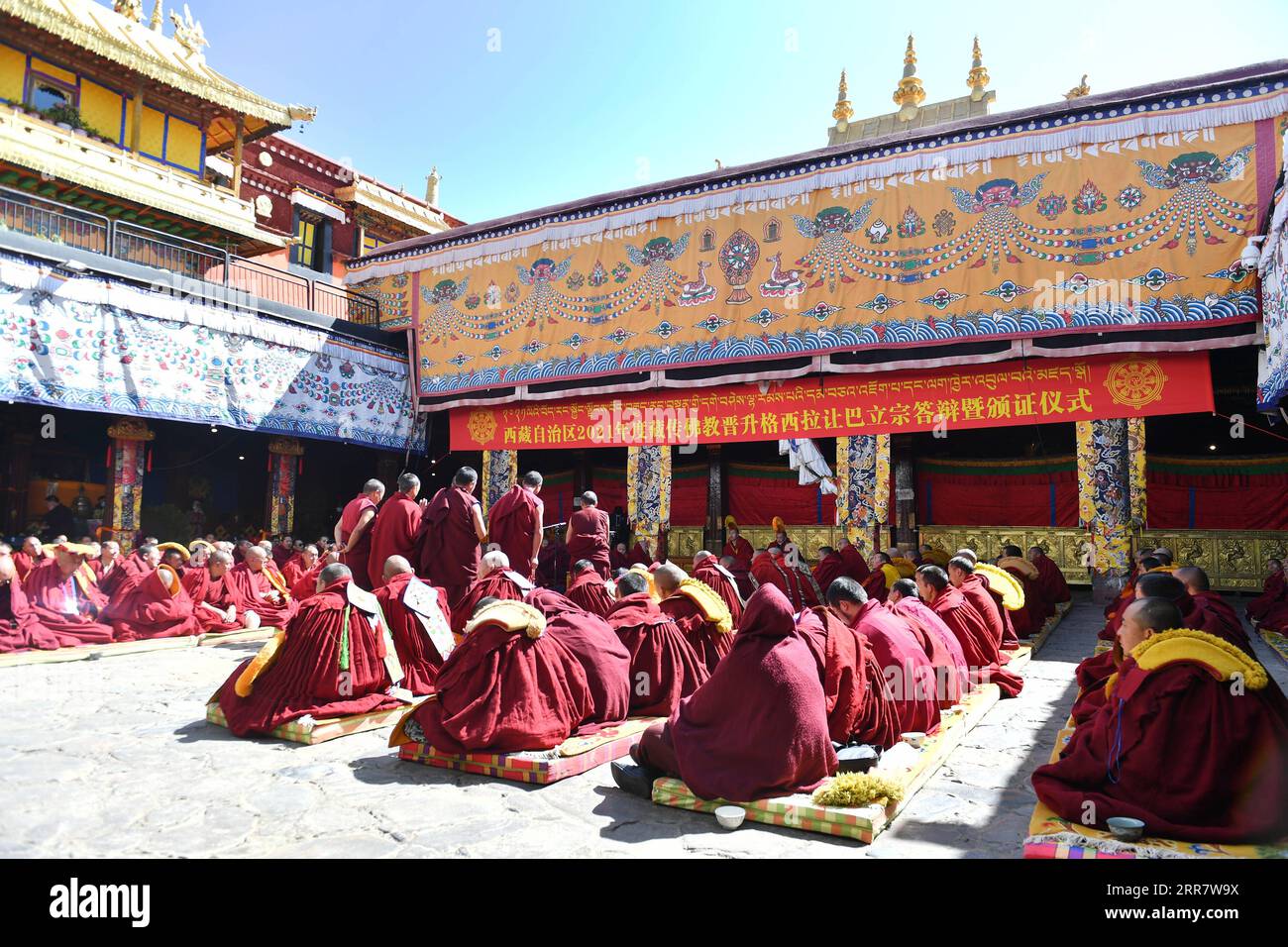 Intibetchina tibet lhasa geshe hi-res stock photography and images - Alamy