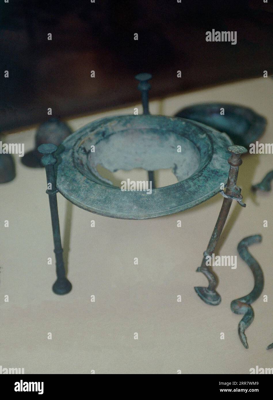 Brasero de bronce hi-res stock photography and images - Alamy