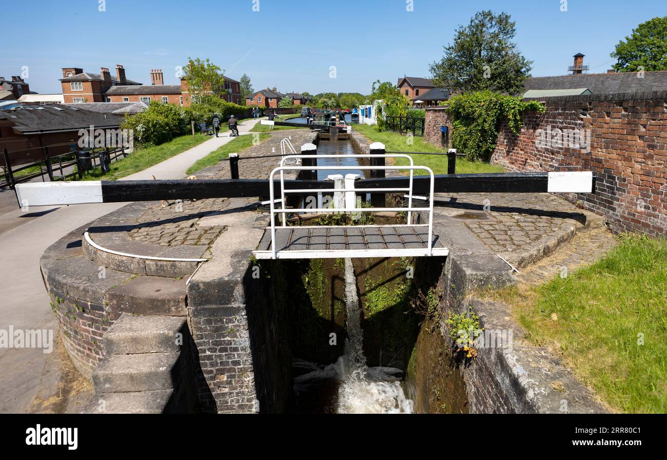 Stone Staffordshire, uk, may 20 2023 A waterside view of Stone lock ...