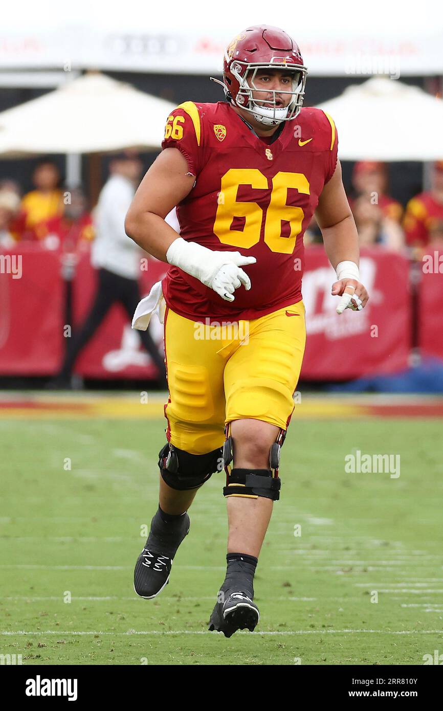 USC Trojans guard Gino Quinones (66) looks to block during an NCAA ...
