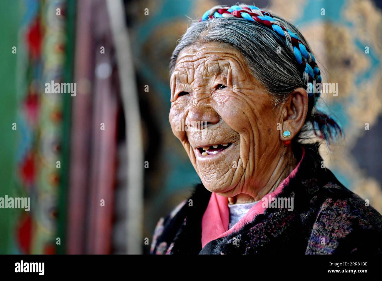 Intibetchina tibet former hi-res stock photography and images - Alamy