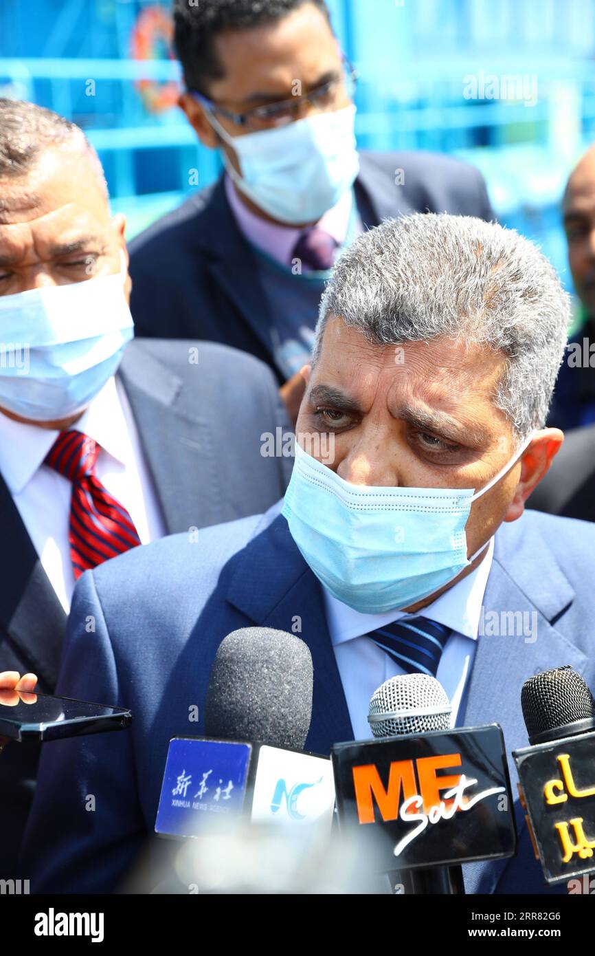 Dredger china hi-res stock photography and images - Alamy