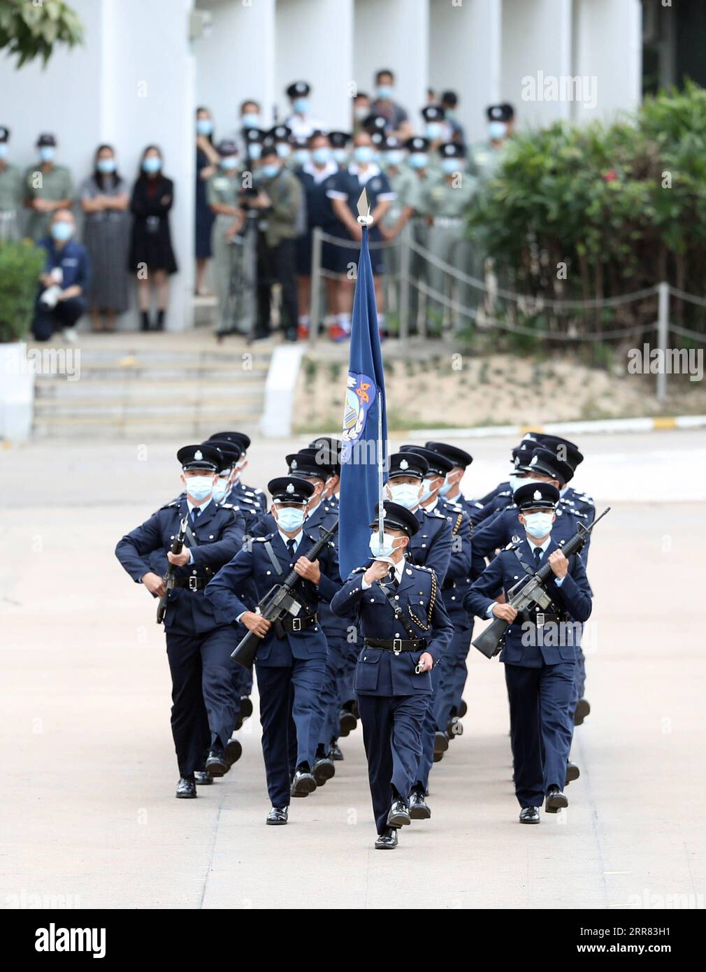 210415 -- HONG KONG, April 15, 2021 -- Police officers perform the ...